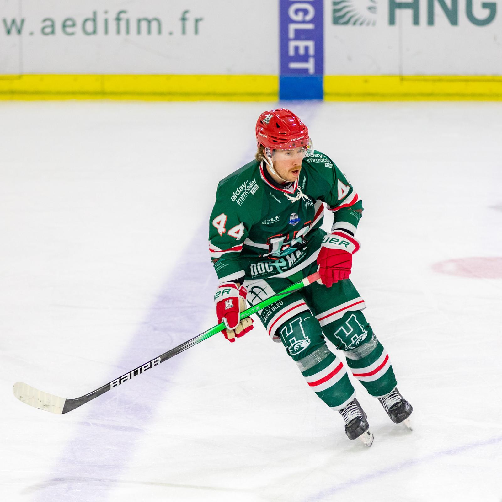 Indians verpflichten kanadischen Verteidiger Connor Blake - ECDC ...